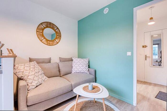 Appartement à louer - Rive de Seine Sud Est, Melun - 1 pièce