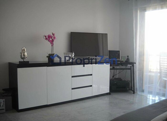 Appartement à louer - Pont du Lys-Antibes les Pins - 1 pièce