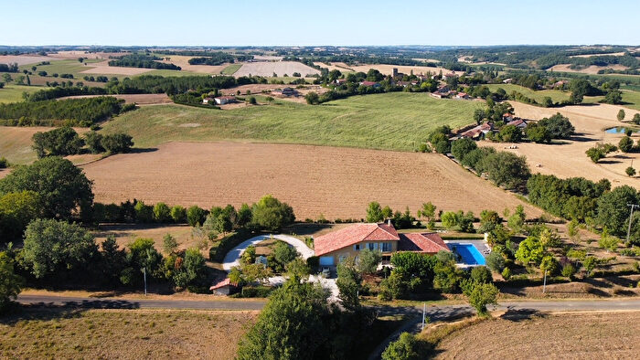 Maison à vendre - Vic-Fezensac - 10 pièces - 5 chambres