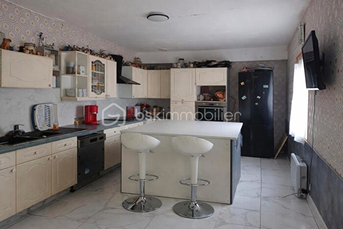 Maison 8 pièces à vendre à Saint-Martin-de-Landelles