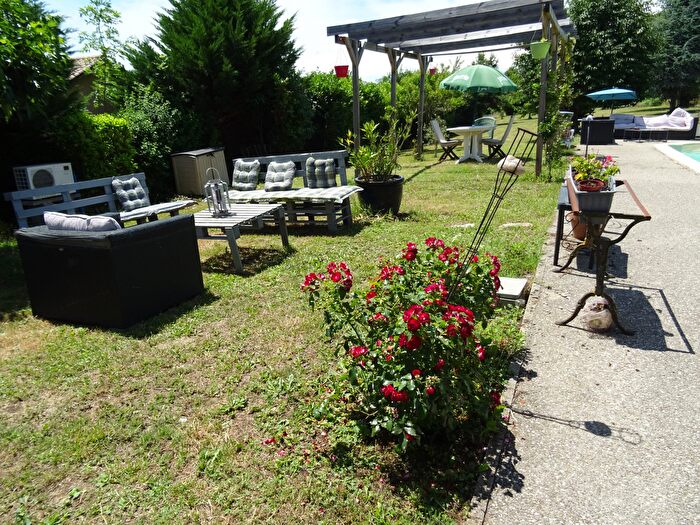 Maison à vendre - La Chapelle-de-la-Tour - 7 pièces - 5 chambres