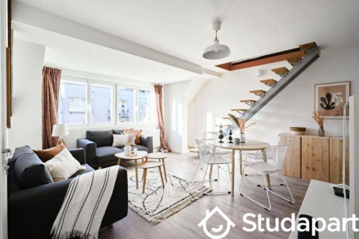 Appartement à louer - Centre-Neuf Bourg-Quesnoy-Delsaux-Musée-Cannoniers-Gare, Valenciennes - 1 pièce - 1 chambre