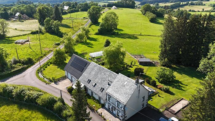 Maison 9 pièces à Saint-Sauves-d'Auvergne, à vendre