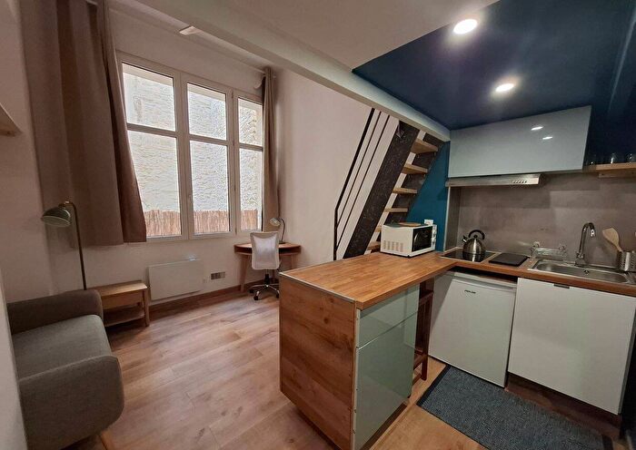 Appartement à louer - Arènes, Nîmes - 1 pièce