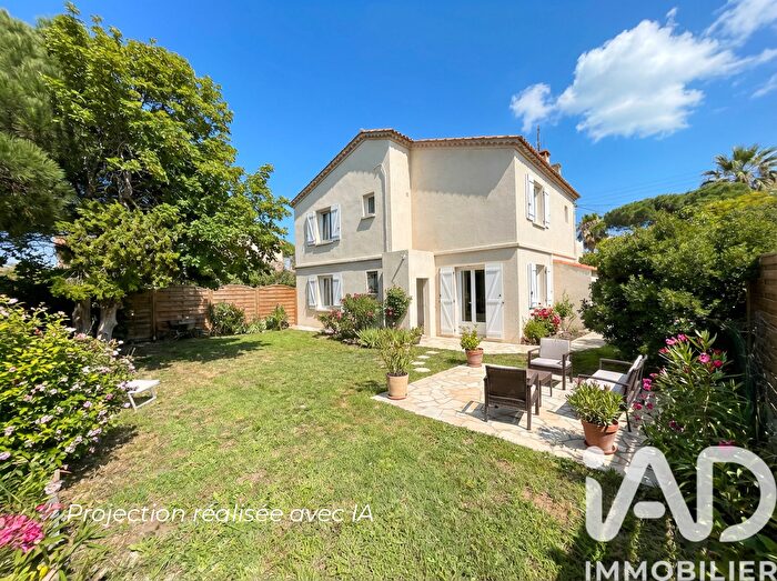Maison à vendre - Hyères, La Capte - 6 pièces - 4 chambres