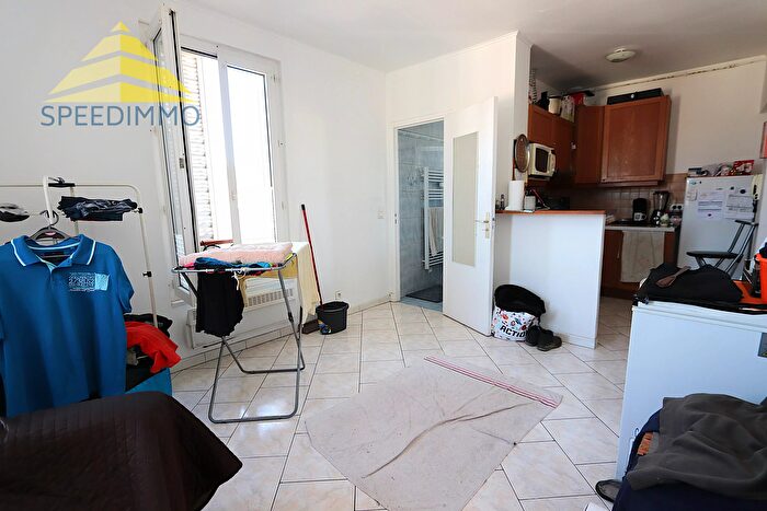 Mandres-les-Roses : Appartement 2 pièces à louer