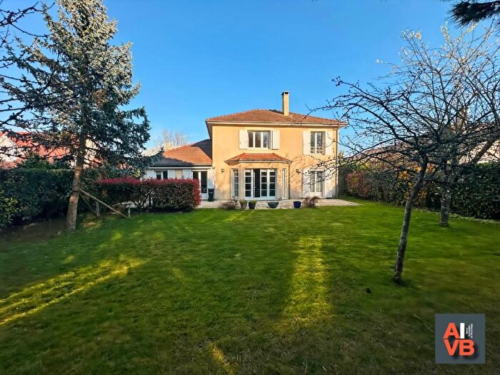 Maison à vendre - Bussy-Saint-Georges - 7 pièces - 4 chambres