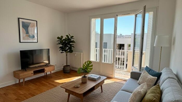 Appartement à louer - Villeurbanne - 4 pièces - 2 chambres