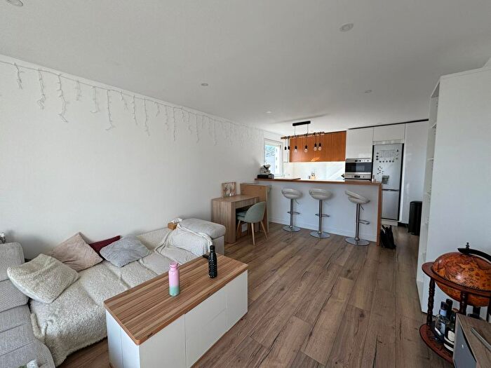 Appartement à louer - Saint-Jean-de-la-Ruelle, Trois Fontaines, Petite Espère, Clémenceau - 3 pièces - 2 chambres