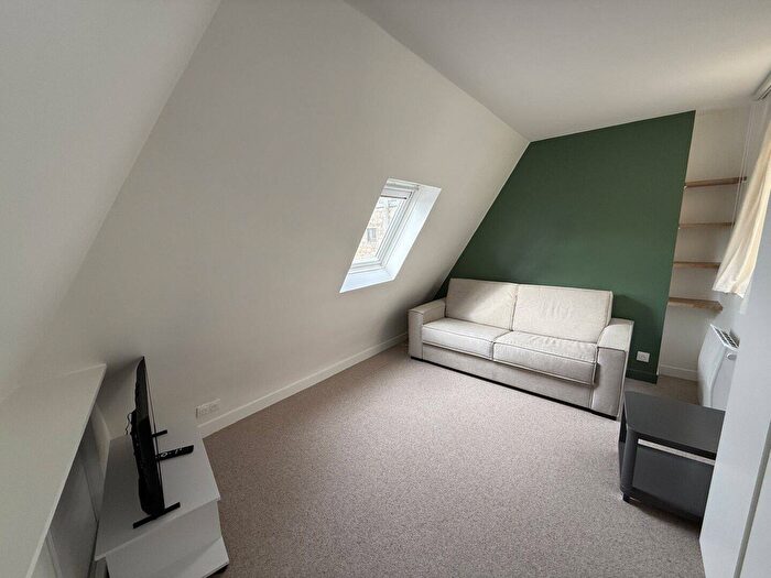 Appartement à louer - Mairie, Paris ème arrondissement - 1 pièce