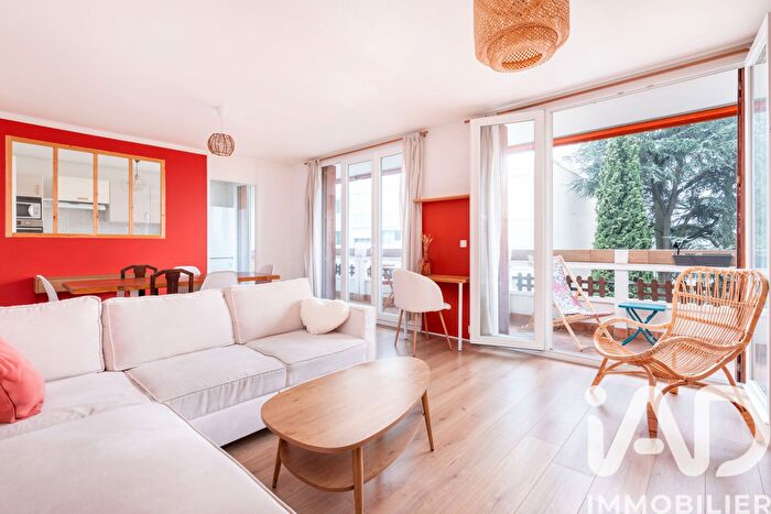 Appartement à louer - Bron, Rebufer - 3 pièces - 2 chambres