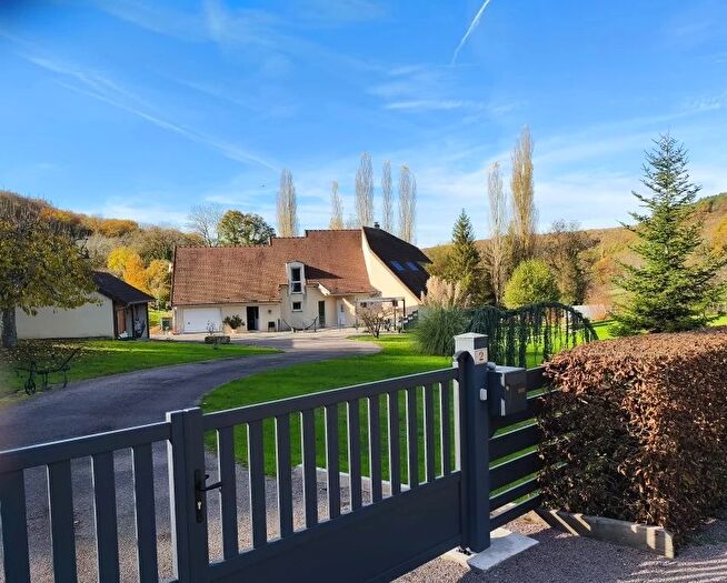 Maison à vendre - La Roche-Vanneau - 8 pièces - 5 chambres