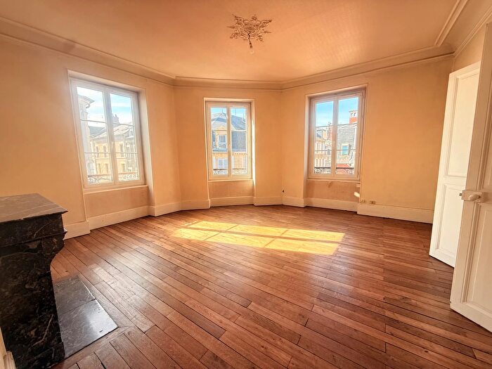 Nevers, Centre-ville : Appartement 6 pièces à louer