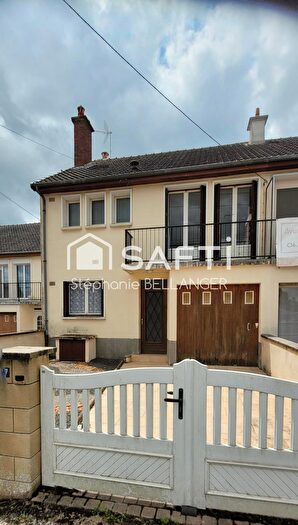 Noyen-sur-Sarthe : Maison 5 pièces à vendre