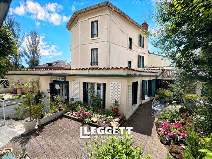 Châtel-Guyon : Maison 11 pièces à vendre