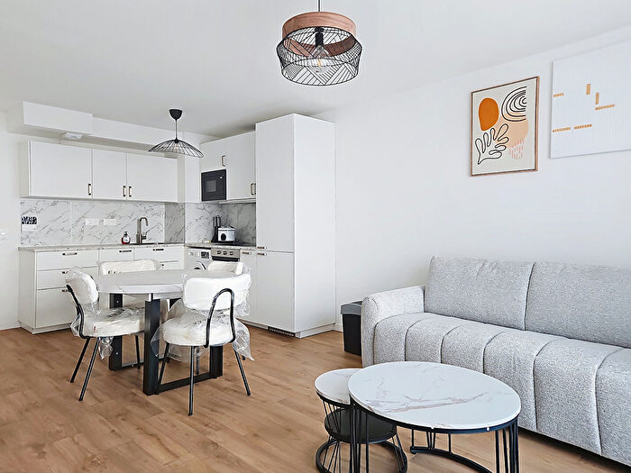 Appartement à louer - Carrières-sous-Poissy, Les Fleurs - 2 pièces - 1 chambre