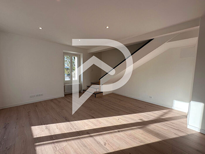 Maison à louer - Vinon-sur-Verdon - 6 pièces - 5 chambres