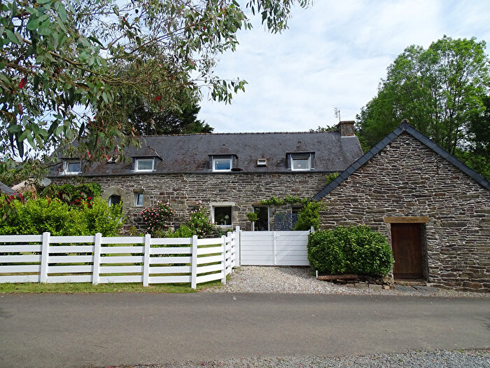 Maison 7 pièces à vendre à Trébrivan