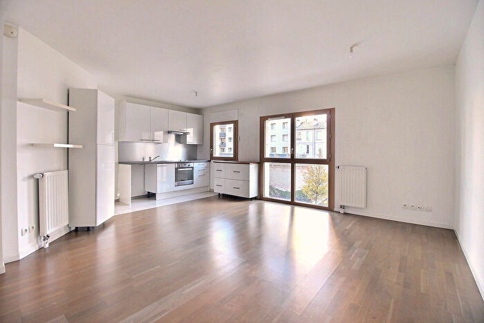 Appartement 2 pièces à Courbevoie, Marceau République, à louer