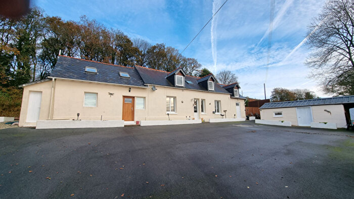 Maison à vendre - Gouarec - 9 pièces - 5 chambres