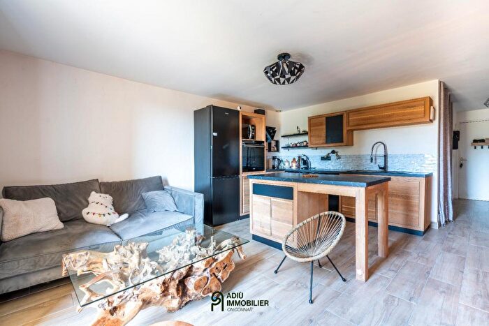 Appartement à vendre - Uzès - 3 pièces - 2 chambres