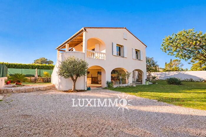 Maison à vendre - Mougins, Saint-Martin, Jylloue - 8 pièces - 5 chambres