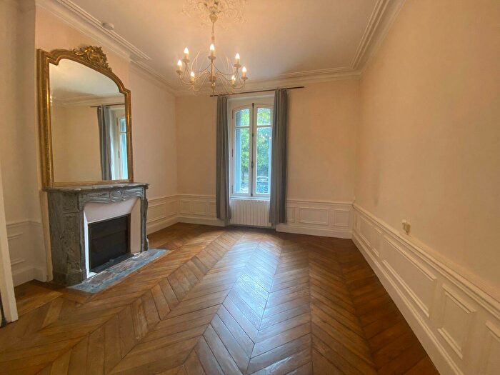 Croix Saint Loup-Saint Nicolas, Meaux : Appartement 1 pièce à louer