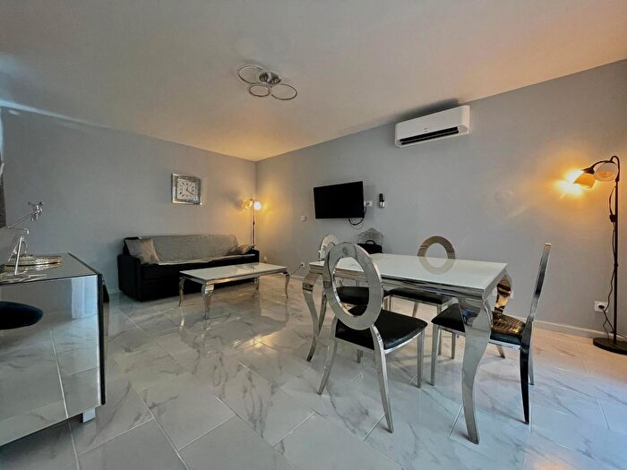 Appartement à louer - Albi, Centre-ville - 2 pièces - 1 chambre