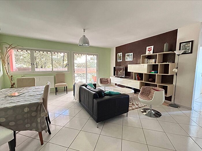 Appartement à louer - Haute Roche Est, Pierre-Bénite - 4 pièces - 3 chambres