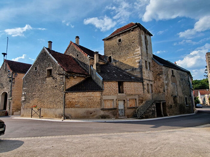 Maison à vendre - Cry - 8 pièces - 4 chambres
