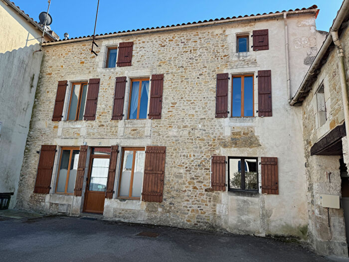 Sainte-Hermine : Maison 8 pièces à vendre