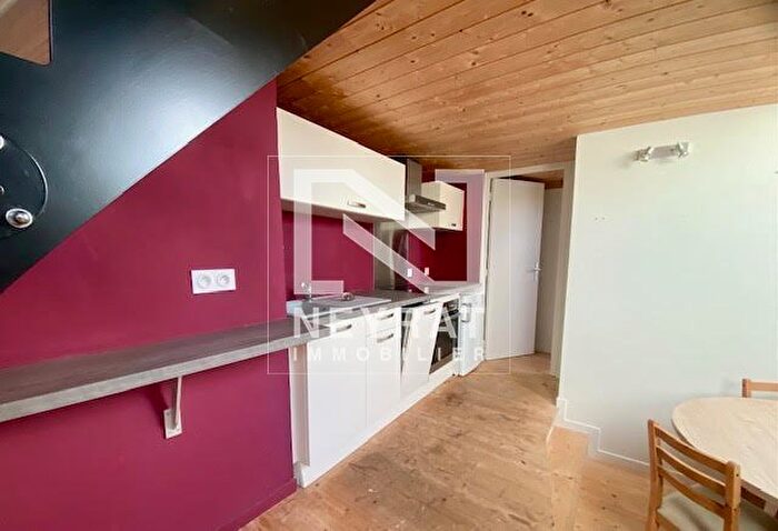 Appartement à louer - Beaune, Centre-ville - 2 pièces - 1 chambre