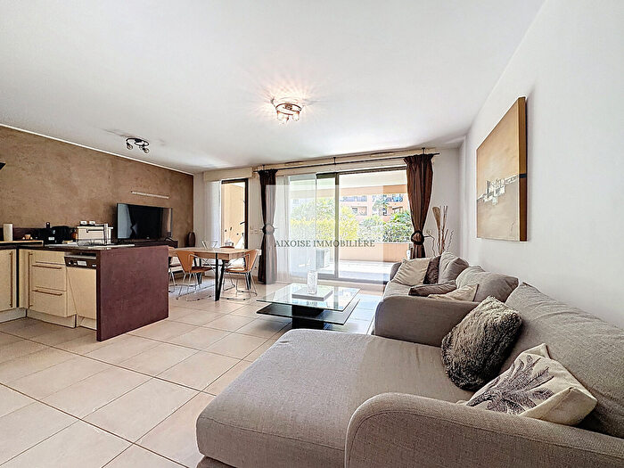 Appartement à louer - Aix-en-Provence, Centre-ville - 3 pièces - 2 chambres