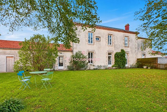 Maison 7 pièces à vendre à Nalliers
