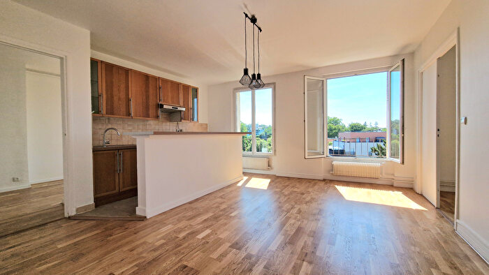 Appartement à louer - Rueil-Malmaison, Richelieu, Chataigneraie - 3 pièces - 2 chambres