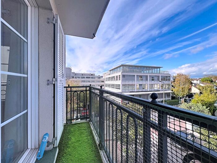 Appartement à vendre - Suresnes, Cité Jardins - 3 pièces - 2 chambres