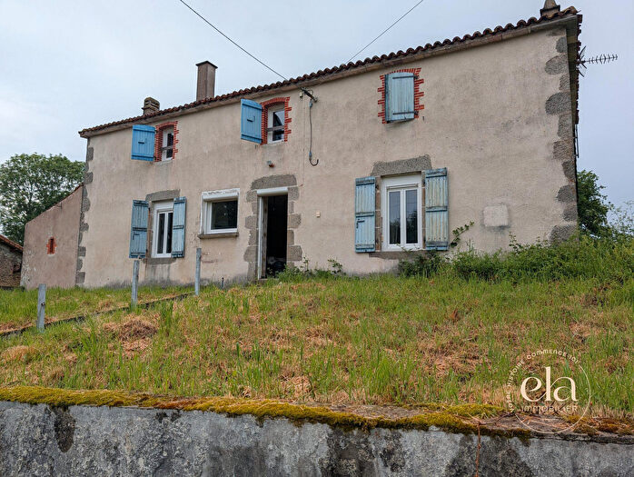 Maison 5 pièces à Montournais, à vendre