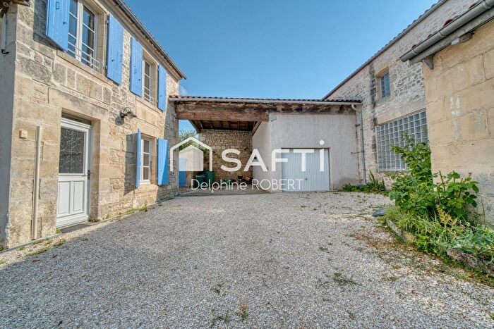 Saint-Savinien - Maison 6 pièces à vendre