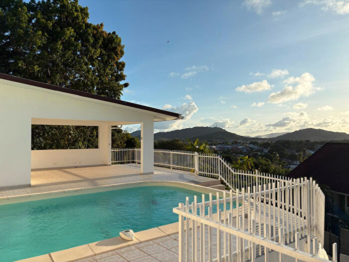 Maison à louer - Cayenne - 6 pièces - 4 chambres