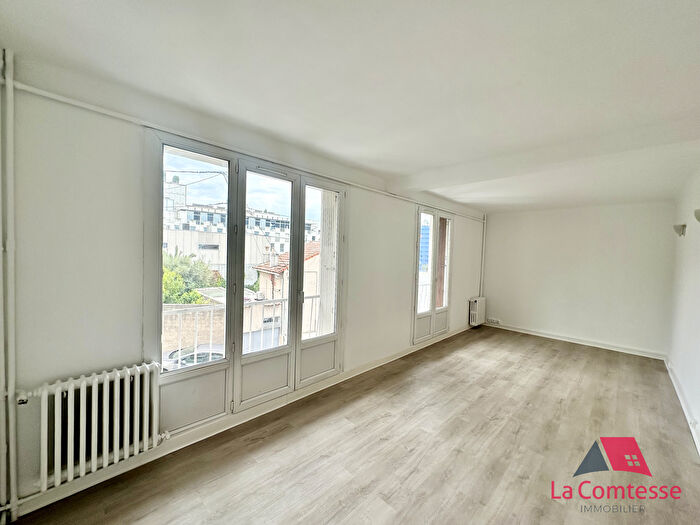 Marseille 4ème, Saint-Just : Appartement 3 pièces à louer
