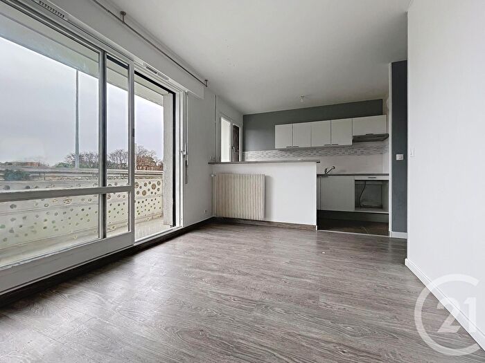 Appartement à vendre - Combs-la-Ville, République - 1 pièce