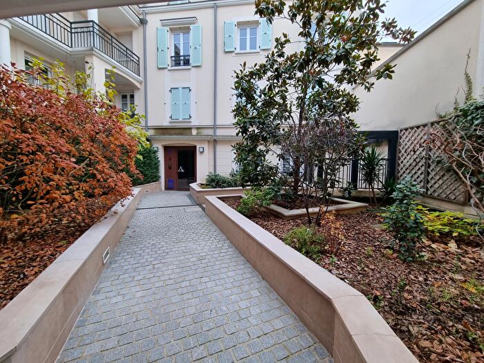 Appartement à vendre - Chatou, Est - 6 pièces - 4 chambres