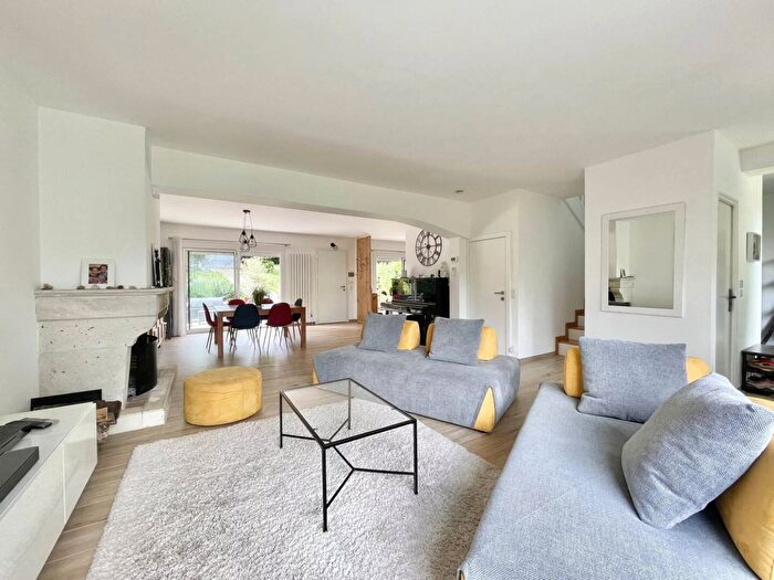Maison 7 pièces à louer à Les Pierres Beurres, Verrières-le-Buisson
