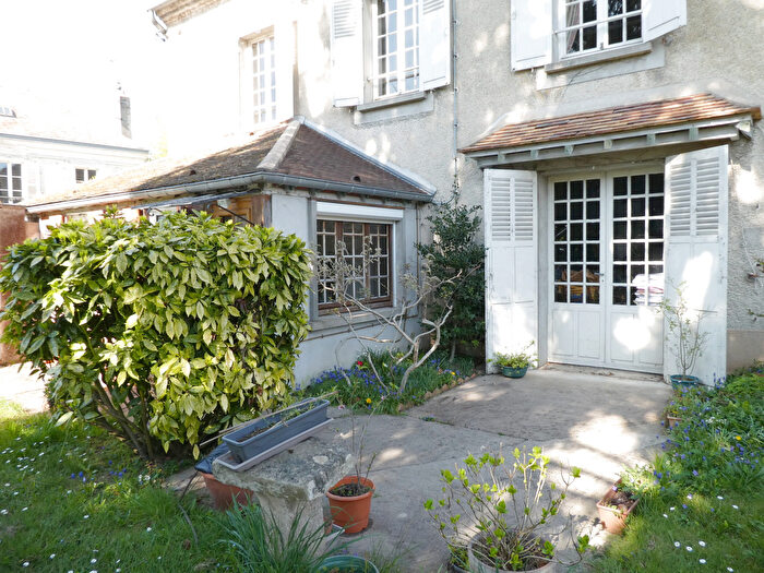 Maison 8 pièces à Féricy, à vendre