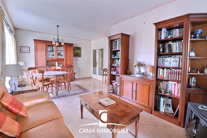 Appartement à vendre - Fontenay-le-Fleury, Plaine - 2 pièces - 1 chambre