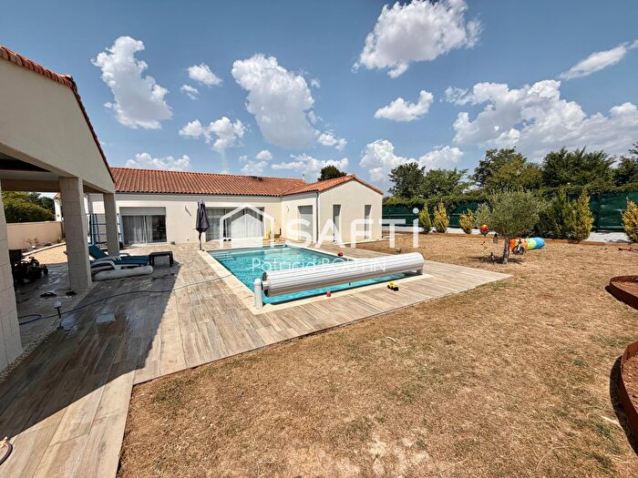 Maison 5 pièces à Fors, à vendre