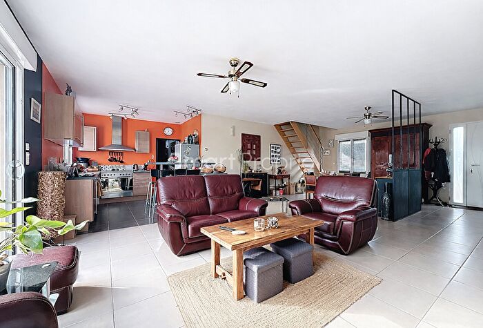 Maison à vendre - Thouarcé - 8 pièces - 5 chambres