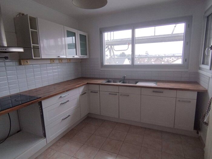 Gare-Varennes-Zone Industrielle, Sucy-en-Brie : Appartement 3 pièces à louer