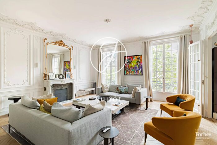 Paris 7ème, Champ de Mars : Appartement 8 pièces à vendre