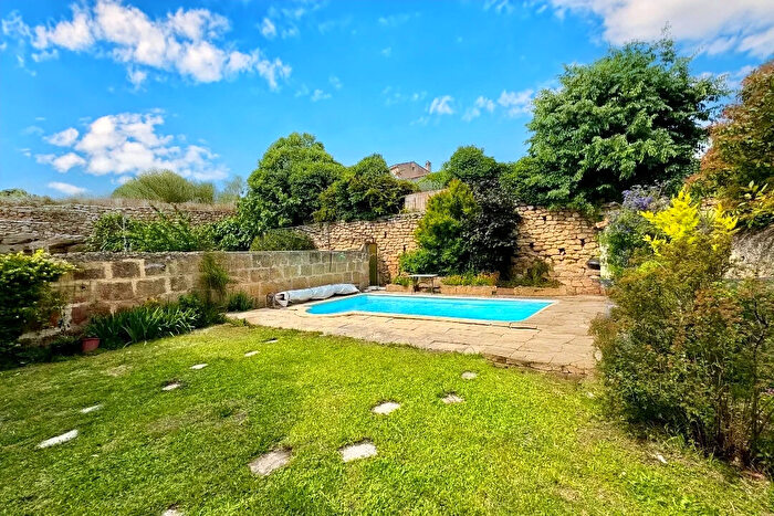 Maison à vendre - Salon-de-Provence, Centre-ville - 8 pièces - 6 chambres